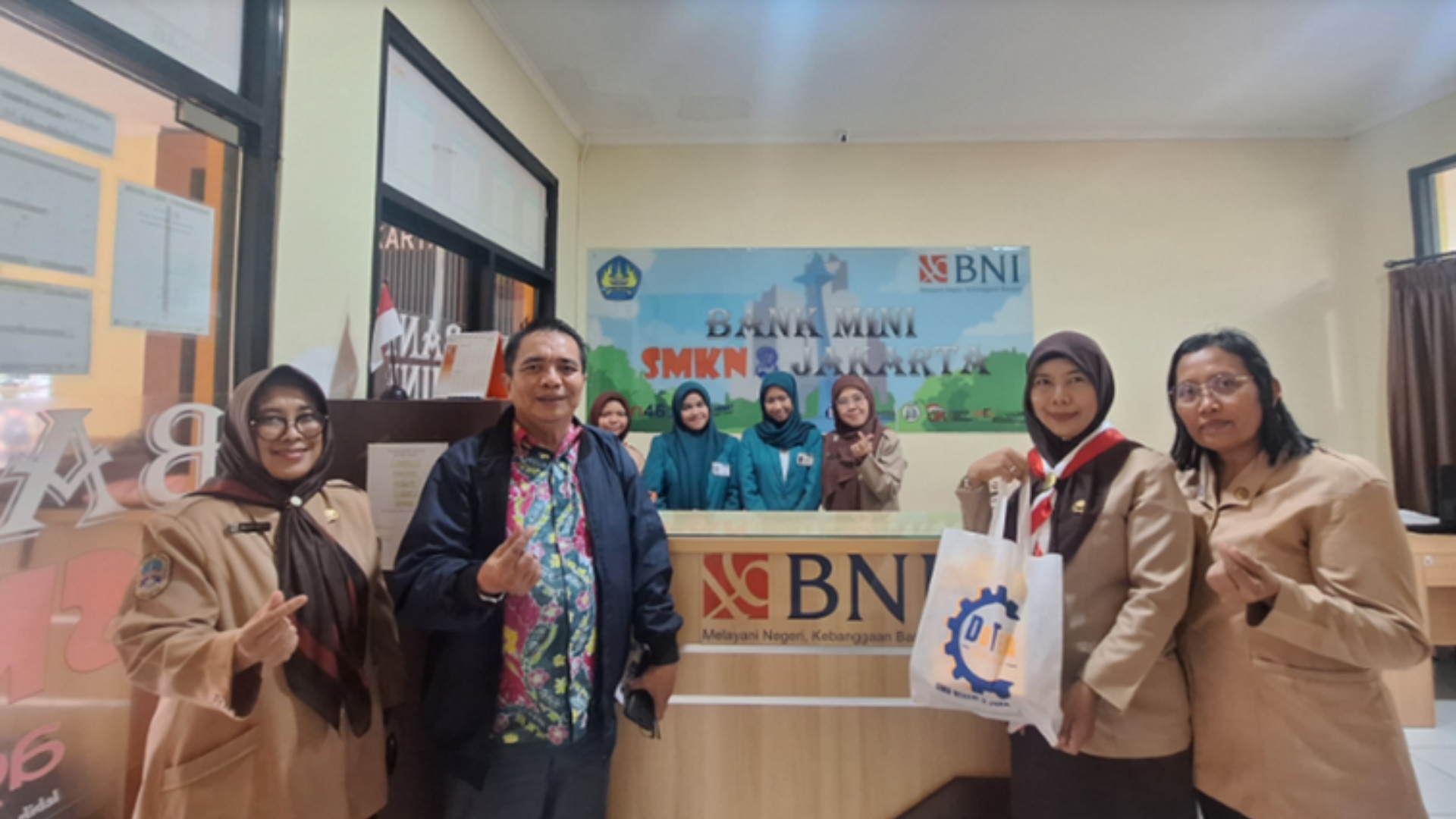 Mengasah Kompetensi Siswa SMKN 2 Jakarta melalui Tefa Bank Mini Terpadu ...